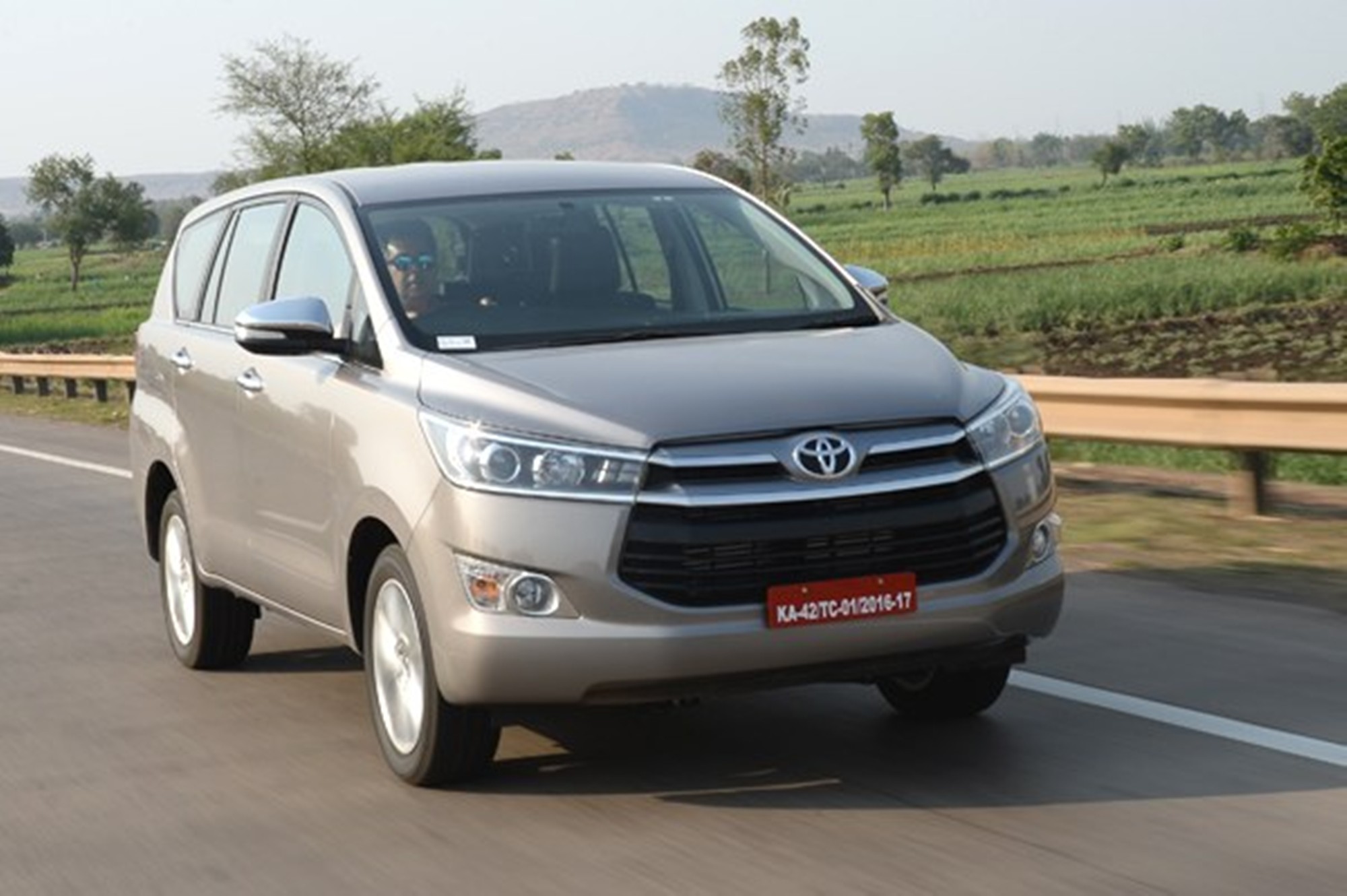 Toyota Innova สเปคอินเดีย