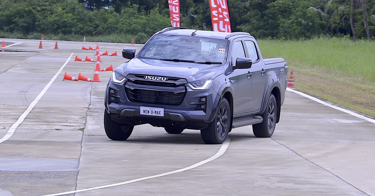 Isuzu V-Cross 4x4 Magic Eyes