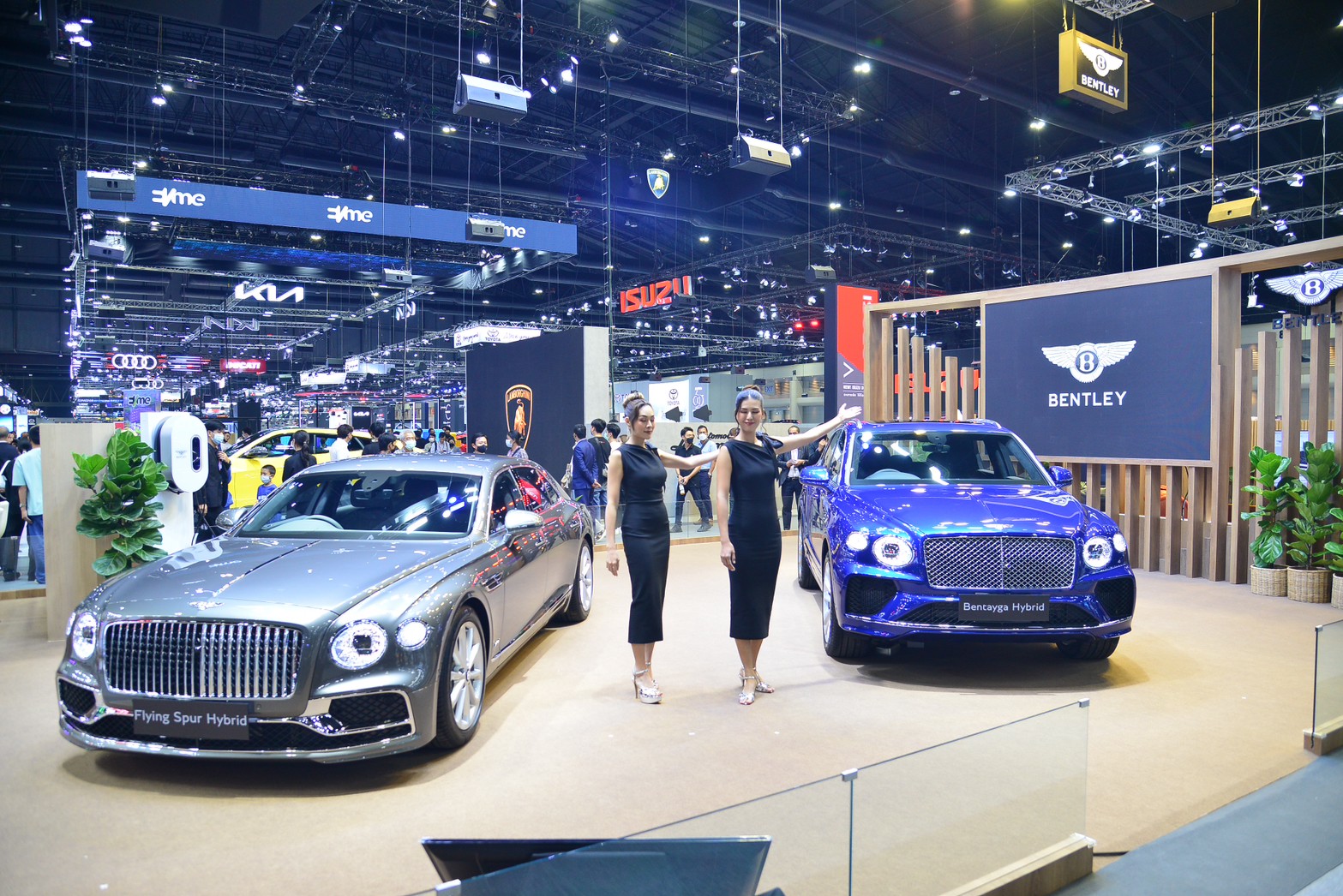 Bentley เผยโฉม Flying Spur Hybrid และ Bentayga Hybrid